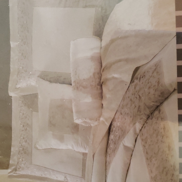 Sunham | Bedding | Sunham 4 Pc Set 2 Euro Shams 26 X 26 16 Pillow 1 15 ...